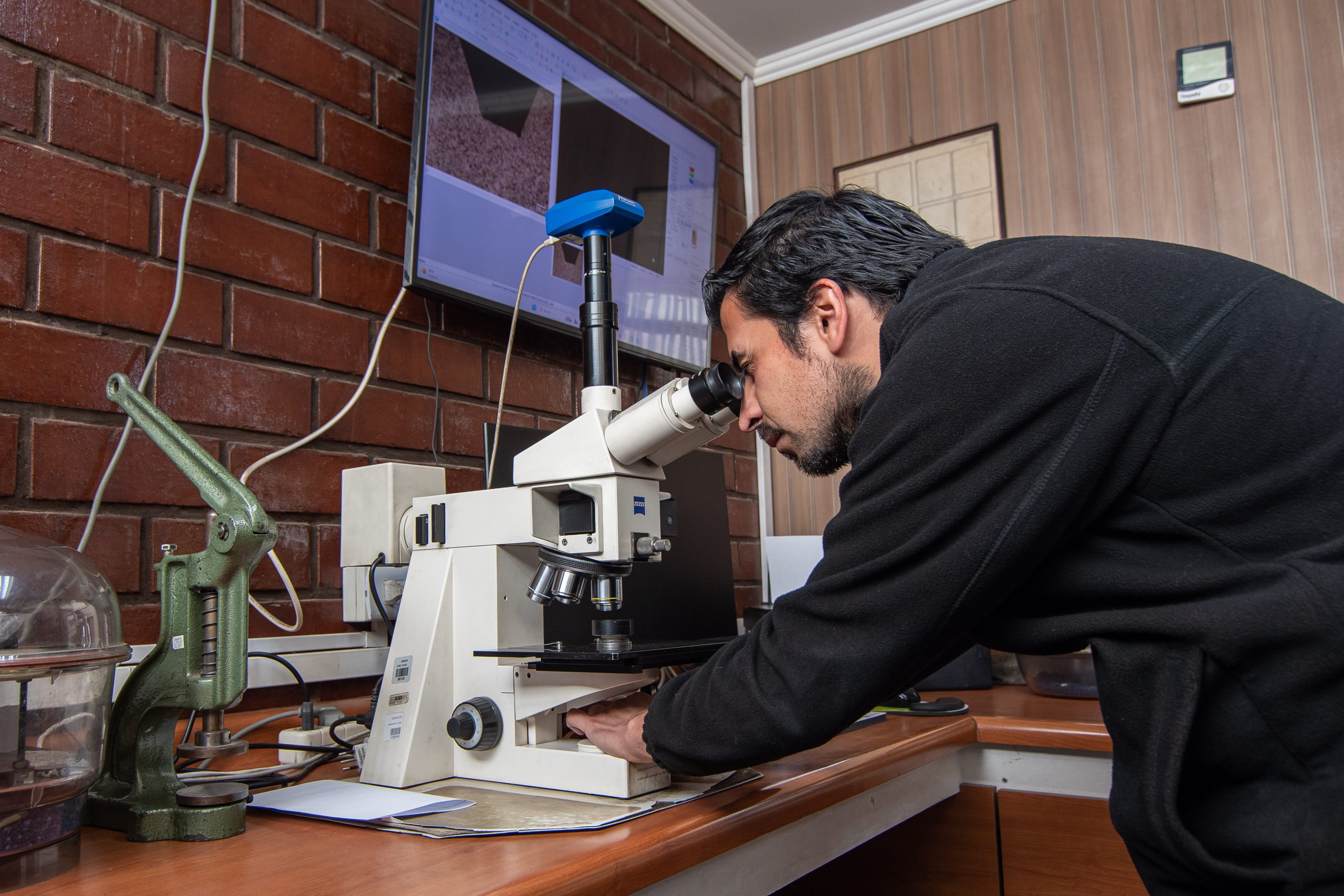 Laboratorios Integrales en Metalurgia y Materiales - LIMM - VRIIC